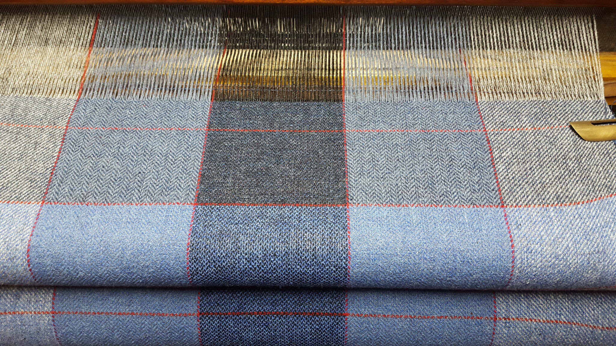 The making of a patchwork tweed – Taobh Tuath Tweeds